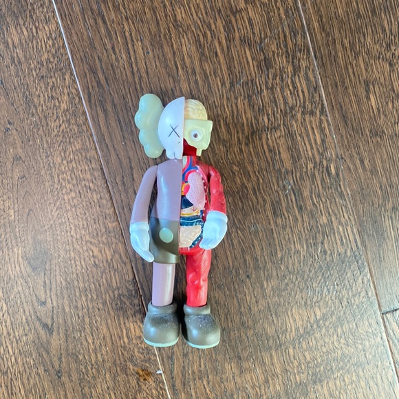 KAWS | Art | Exclusive Kaws Collectors Item Sculpture In Beautiful Rare ...